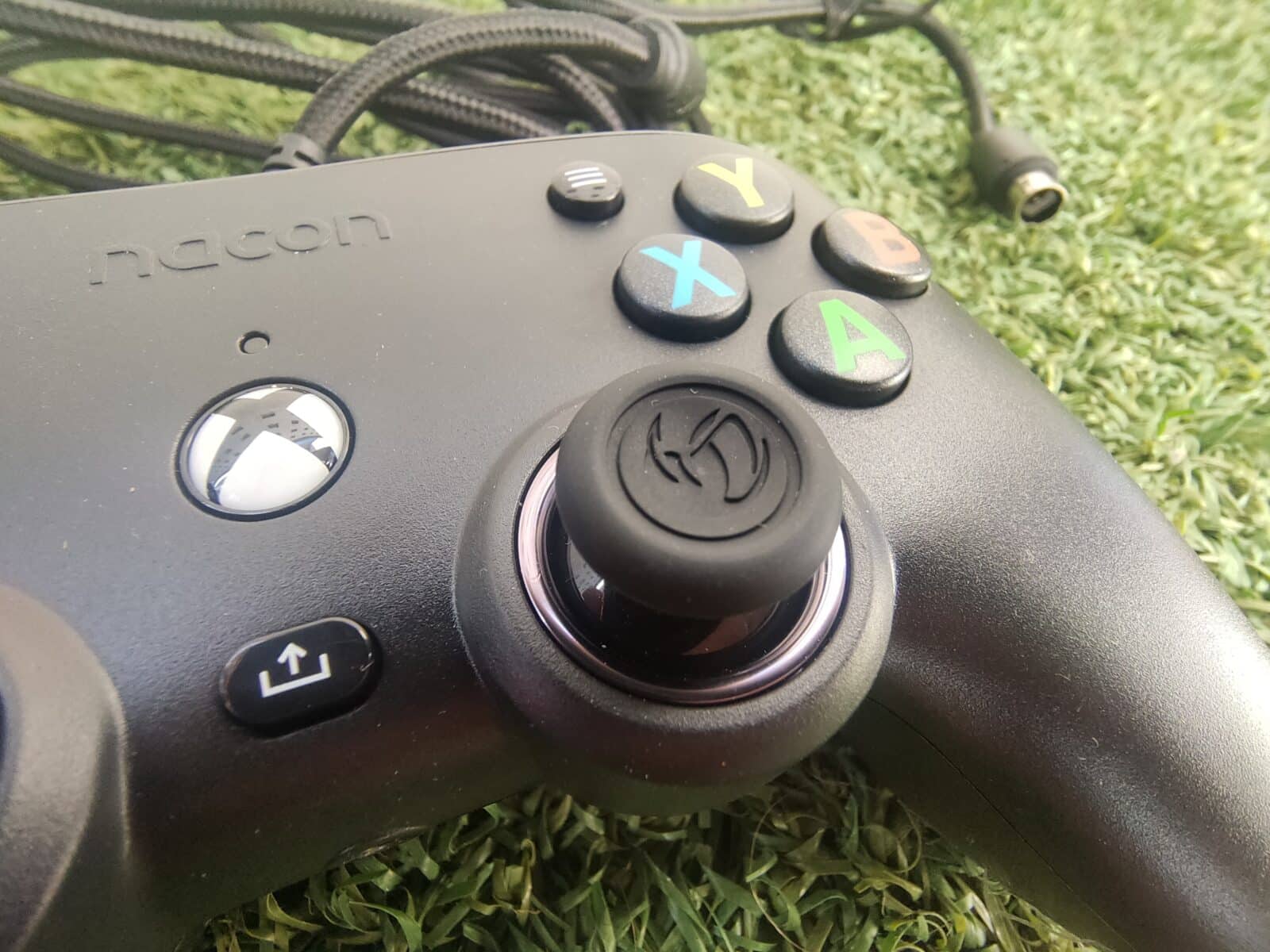 TEST - Nacon Pro Compact : Une manette presque parfaite | LCDG