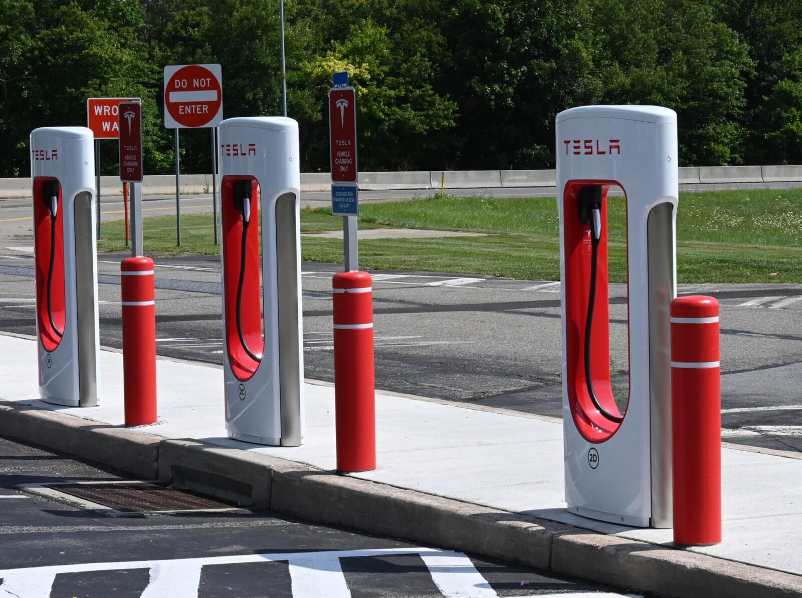 Tesla : trouver un Superchargeur libre devient plus facile ! | LCDG