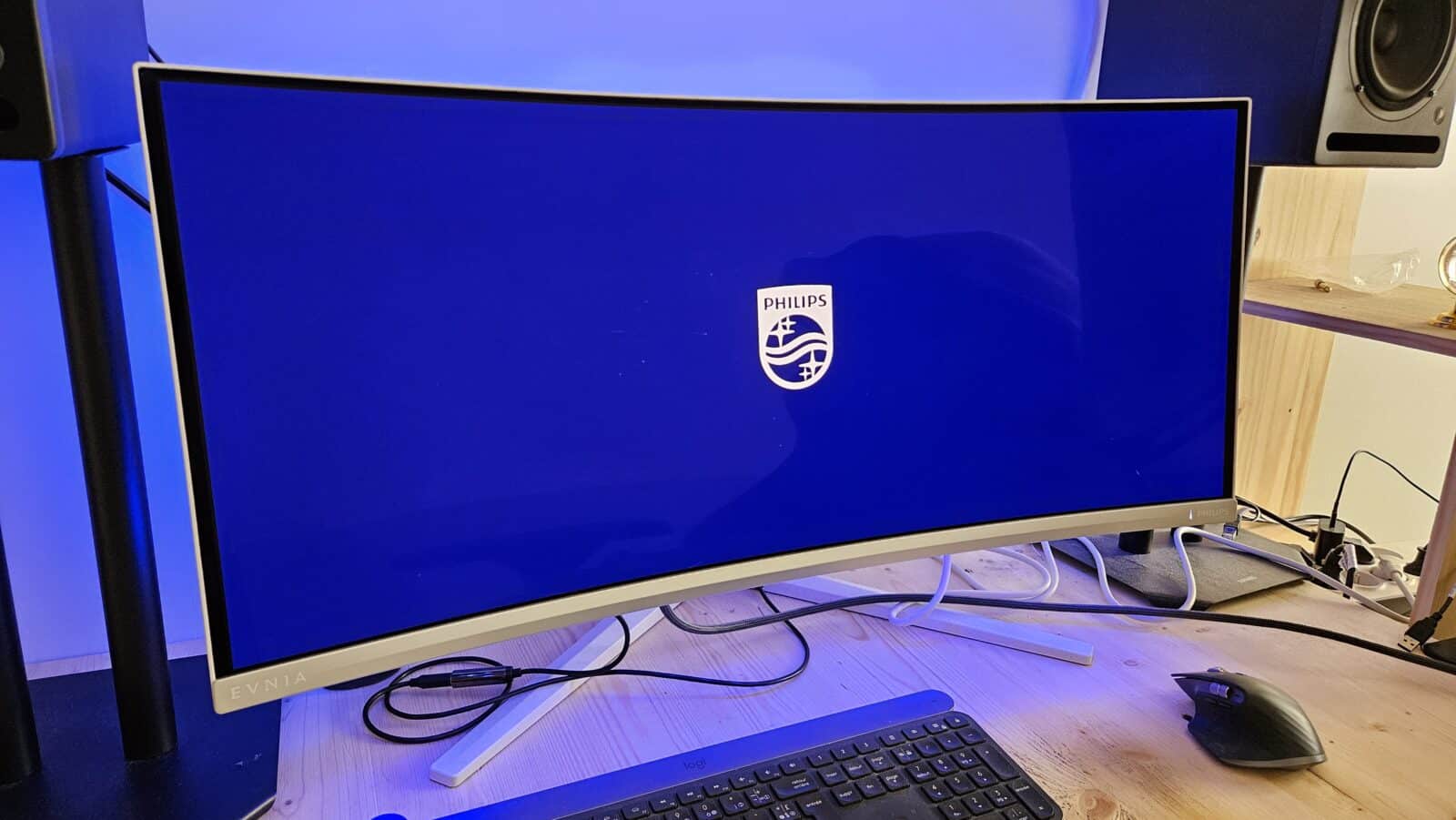 Test - Philips Evnia 8000 34M2C8600 : le 21/9 en mode gaming ! | LCDG