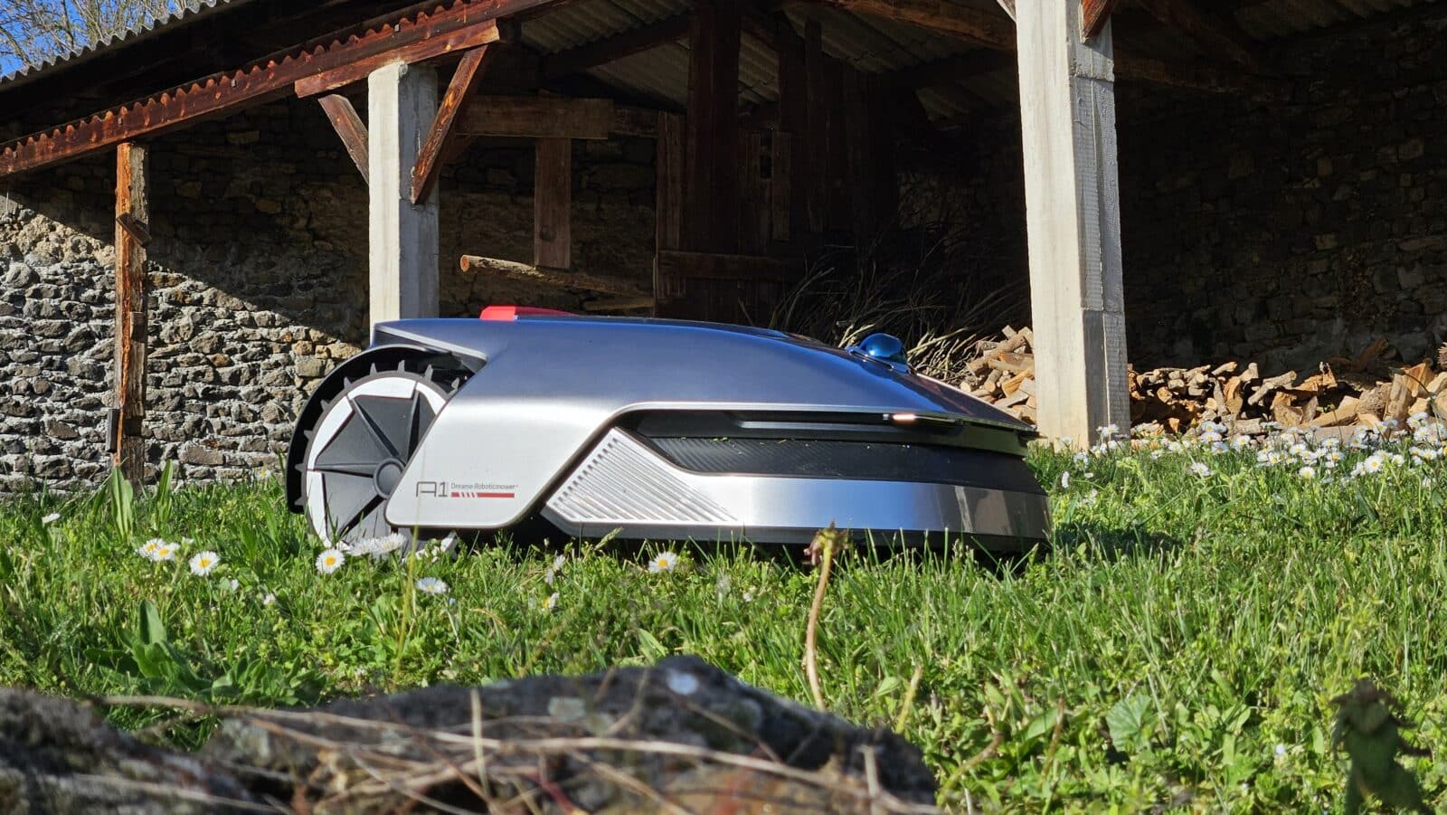 TEST - Dreame Mower A1, la tondeuse connectée vraiment sans fil | LCDG