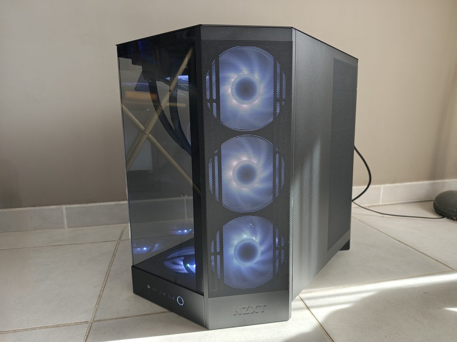 Test - Boîtier NZXT H9 Flow RGB+ : Le nouveau mastodonte au service du ...
