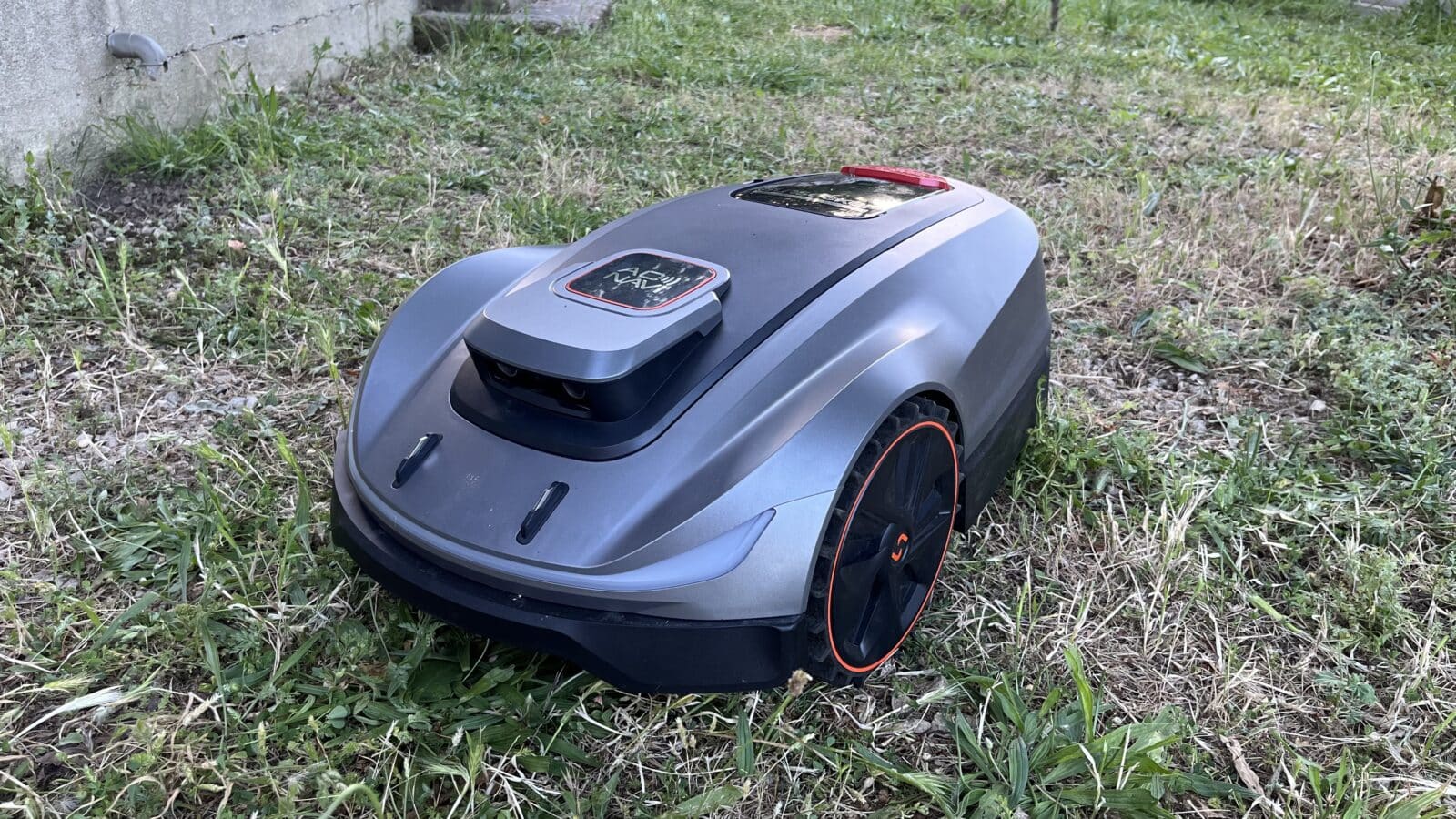 Sunseeker X5 : Test du robot tondeuse sans fil autonome | LCDG