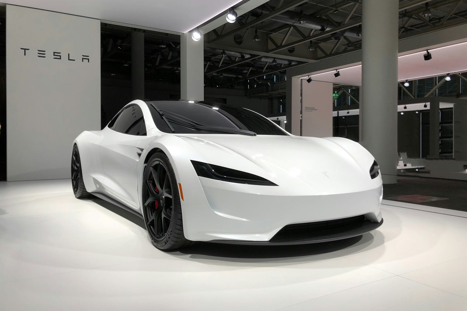 Tesla relance le superordinateur Dojo pour booster l’IA de ses voitures ...